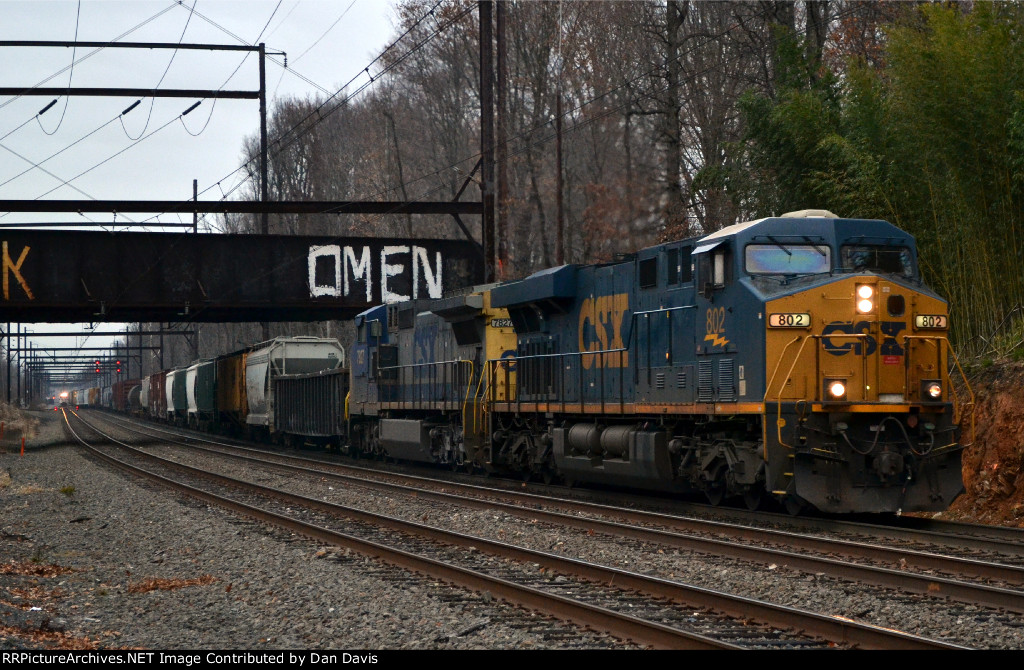 CSX ES44AH 802 leads Q439-01